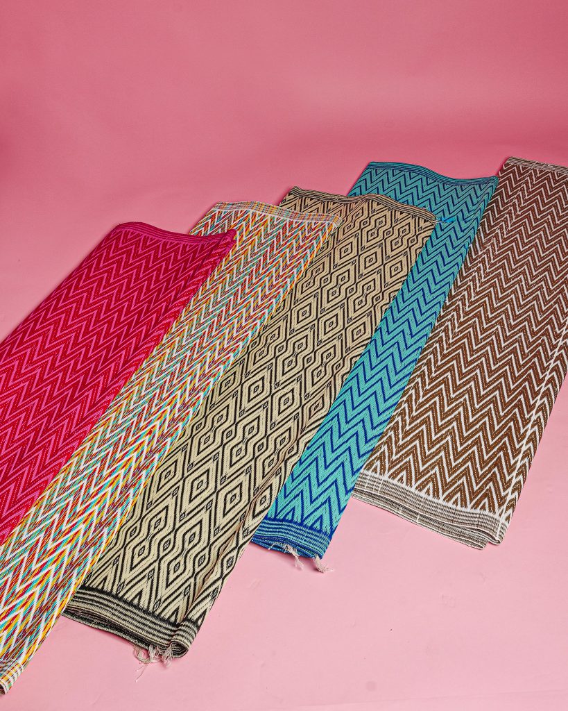 Tapis africain en plastique recyclé - Comoe-art